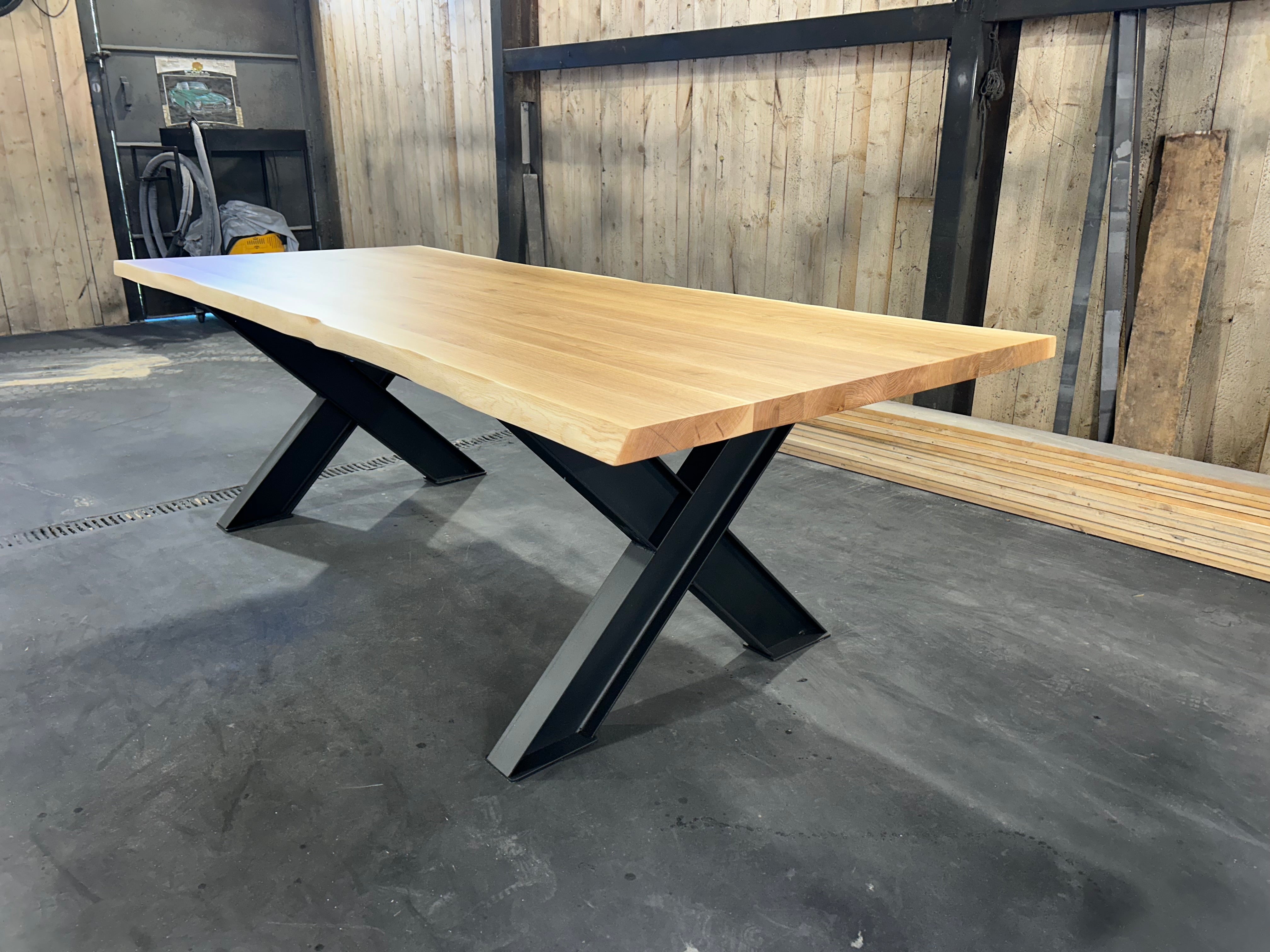 Table industriel pied IPN et chêne sur mesure – BROCANTETENDANCE