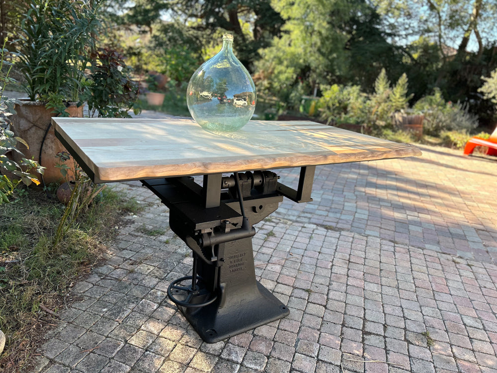 Table industriel piétement fonte modèle unique de meuble industriel – BROCANTETENDANCE