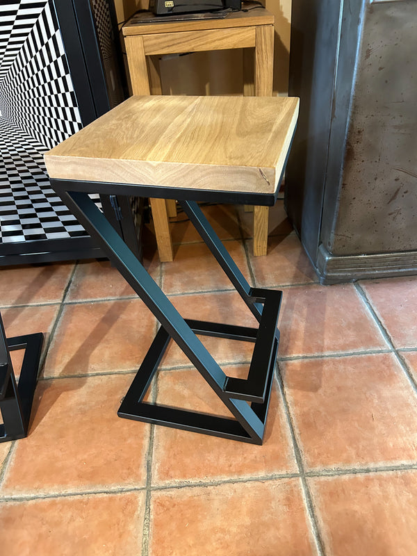 Tabouret bar design industriel sur mesure en bois et mètal